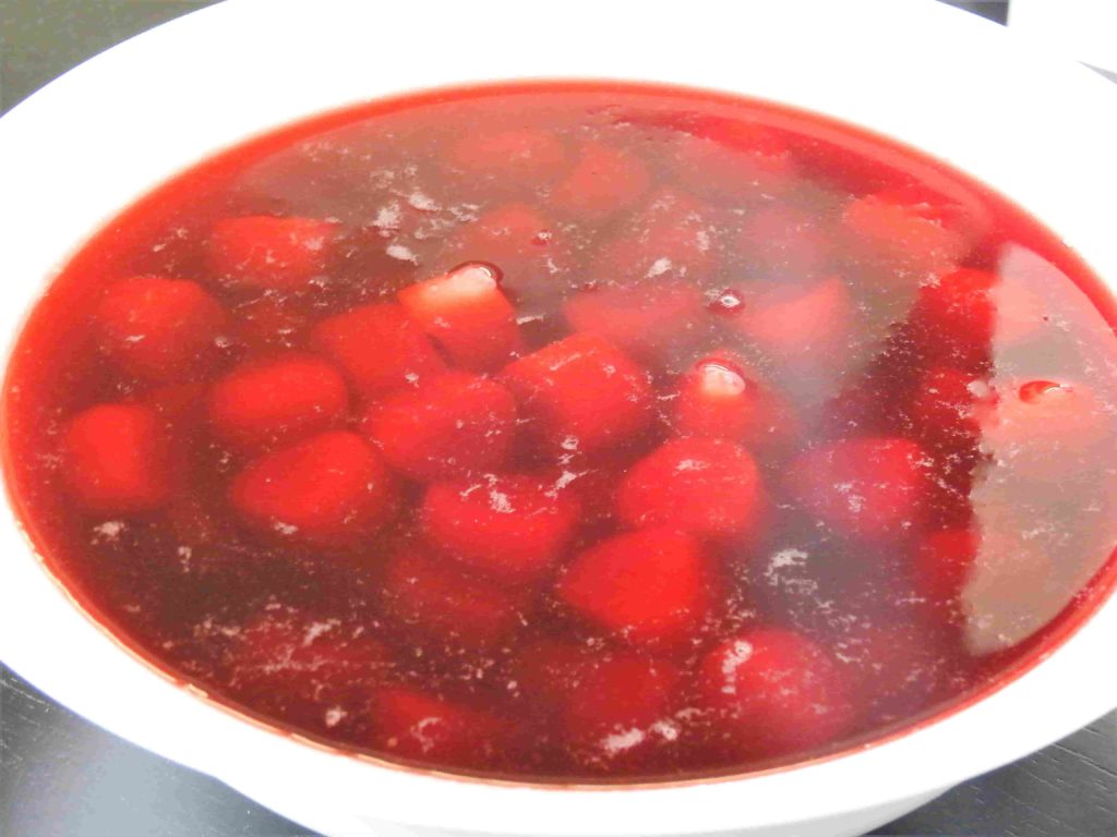 Tab Tim Grob; Thai Sweet Coconut Milk with Water Chestnut Dessert ...