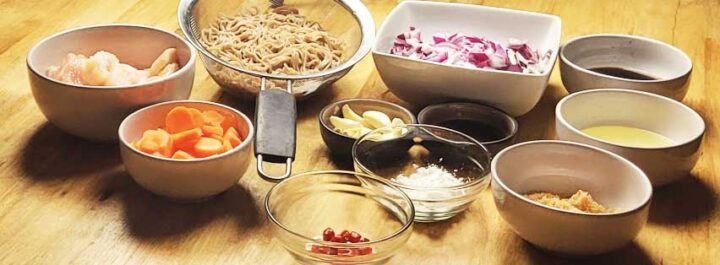 Healthy and Easy Stir-fried buckwheat noodles with chicken