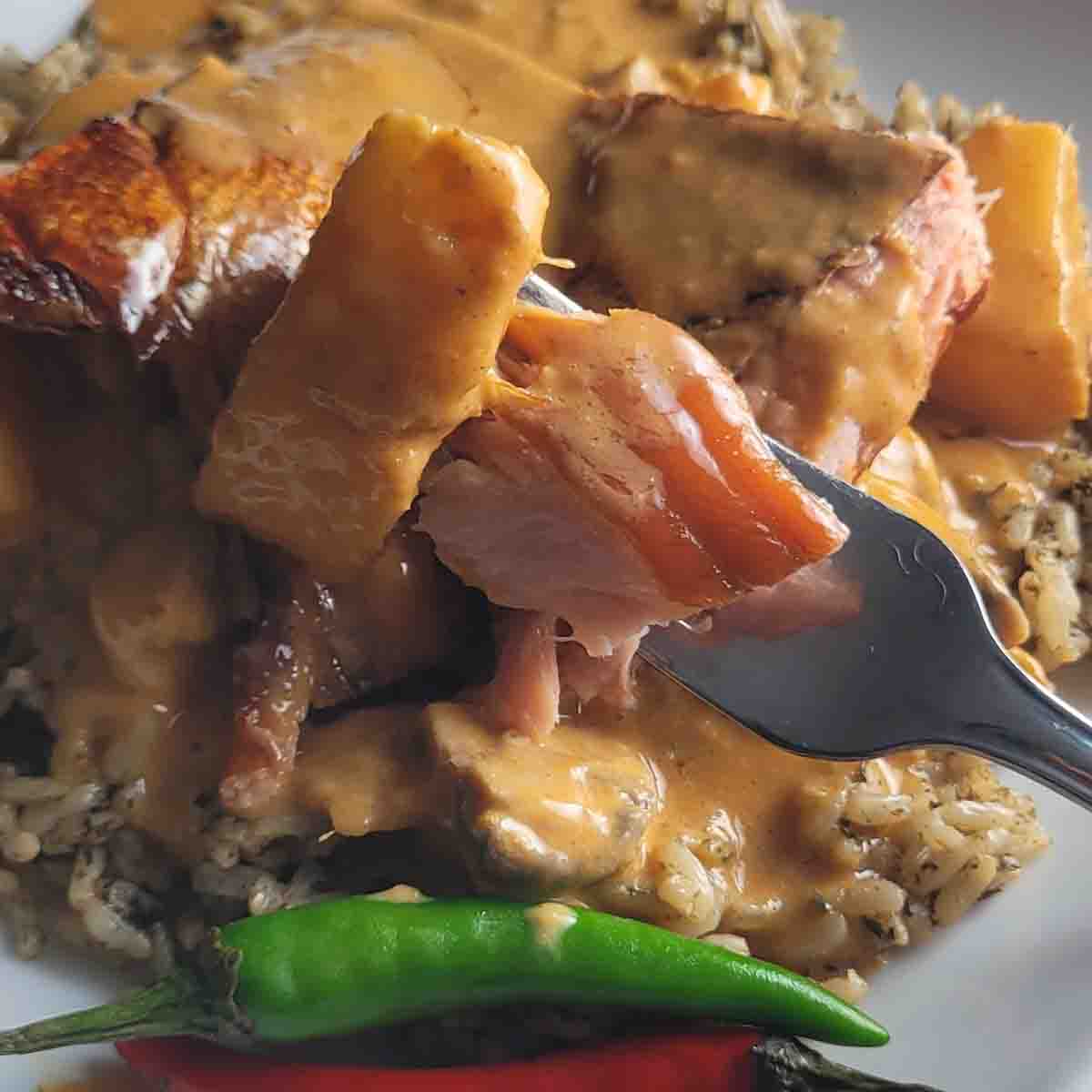 Easy Gang Sapparod, Pan-Fried, Crispy Skin Salmon Red Curry