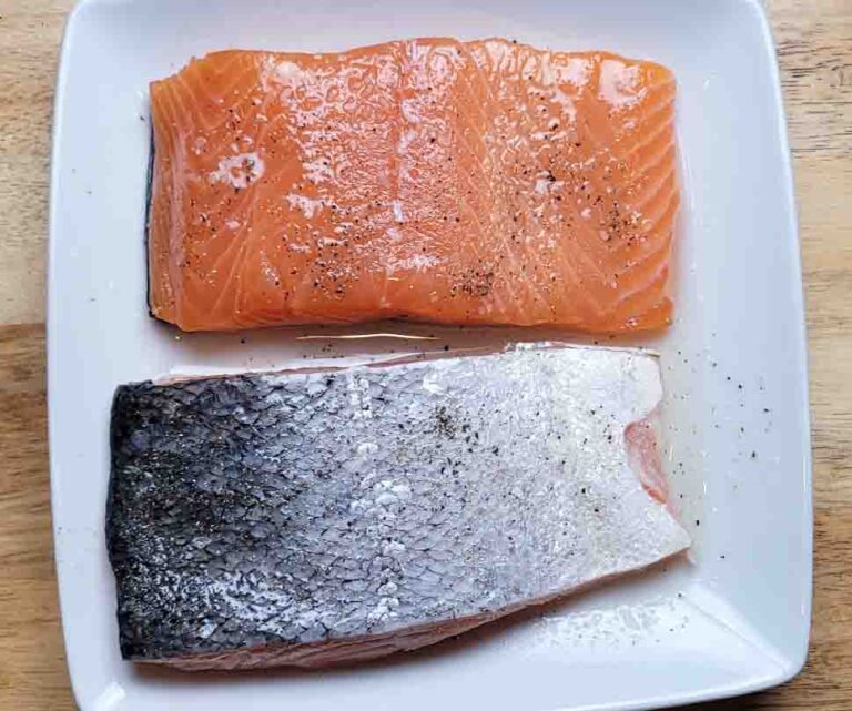 Easy Gang Sapparod, Pan-Fried, Crispy Skin Salmon Red Curry